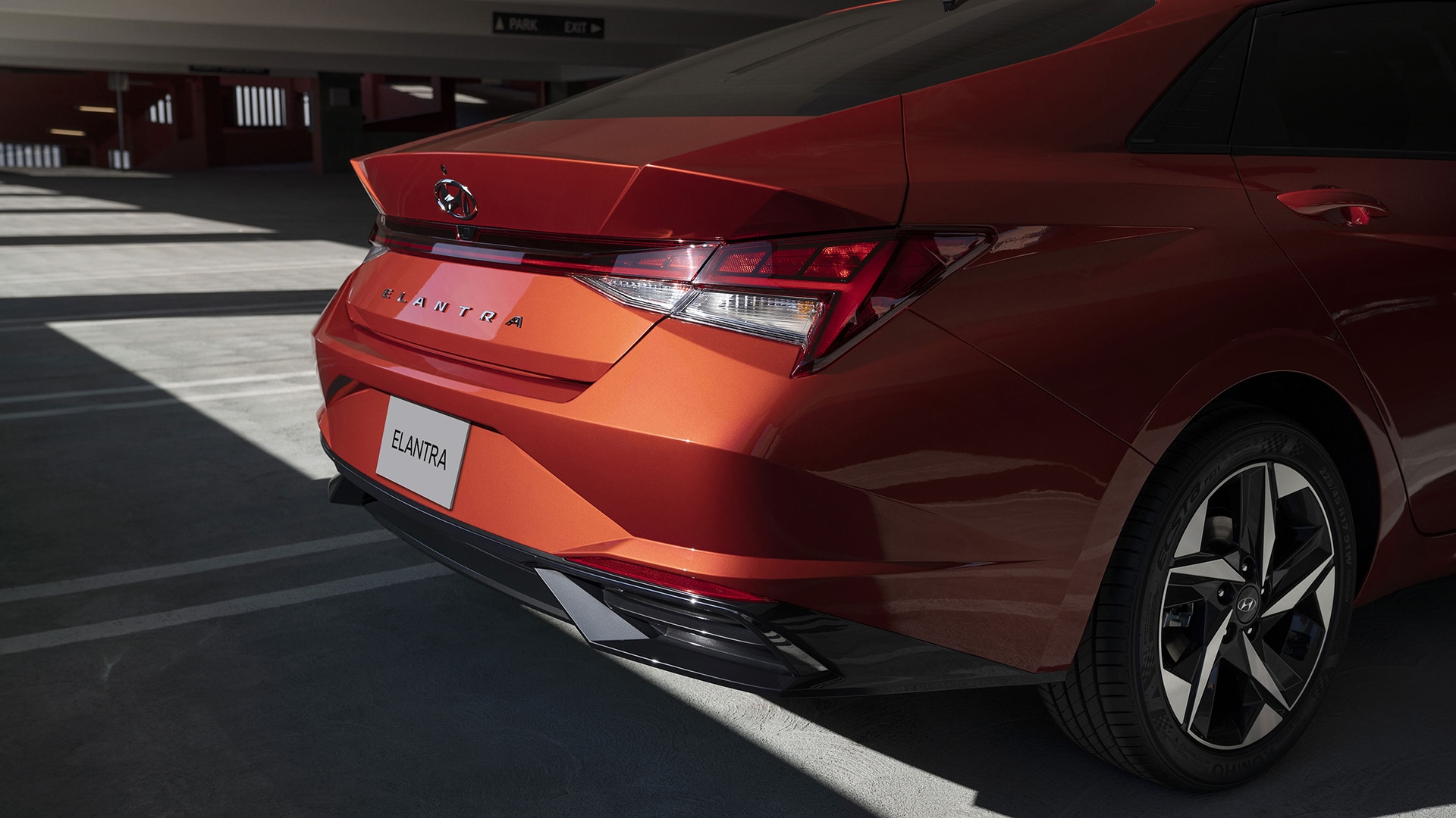 2021 Elantra | Stay connected and protected. | Hyundai Canada