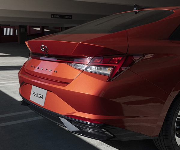 2022 Elantra | Stay connected and protected. | Hyundai Canada